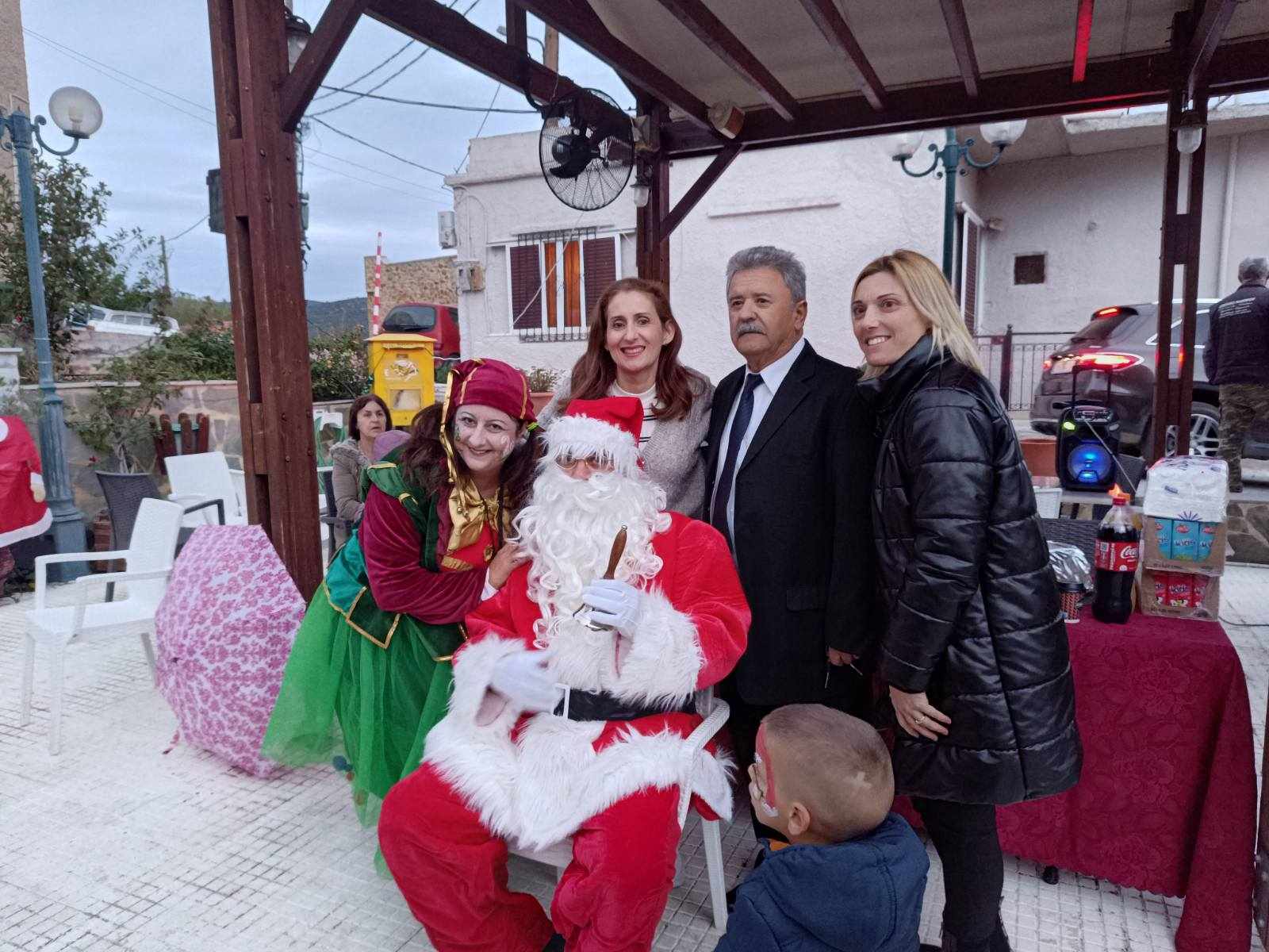 Έβαλε τα γιορτινά της η Στεφανιά