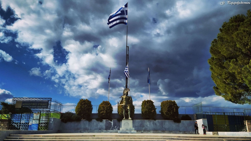 Η γαλανόλευκη στον «ουρανό» του Λεωνίδα (ΦΩΤΟ)